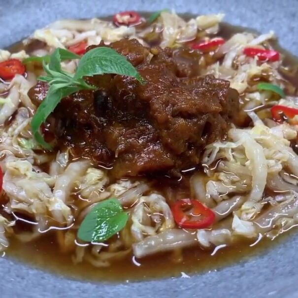 Boneless beef cheek confit with Ssamjang sauce. - EXQUISITARIUM